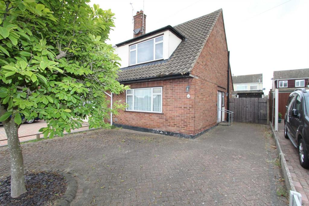 Woodlow, Thundersley 3 bed semi-detached house - £325,000