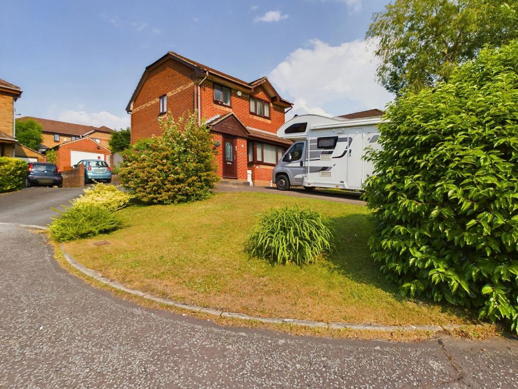 MARLBOROUGH GARDENS, ASHURST... 3 bed detached house - £262,000
