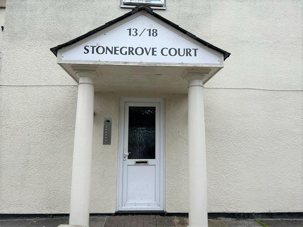 Stonegrove Court, London HA8 2 bed flat - £1,650 pcm (£381 pw)