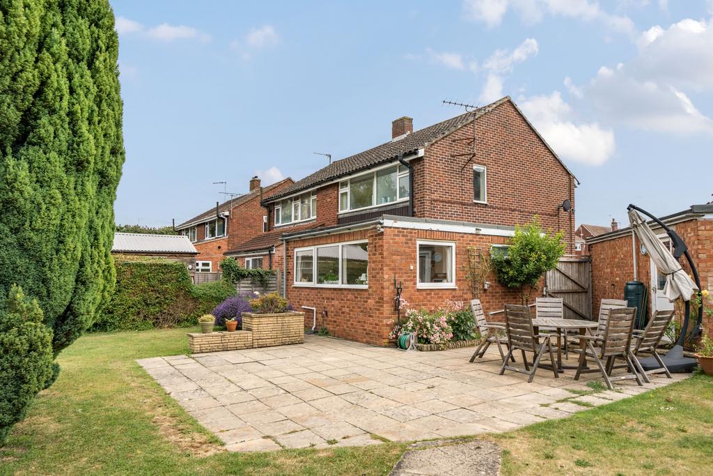 Ridgemount Close, Brockworth, GL3 3 bed semi-detached house - £289,950