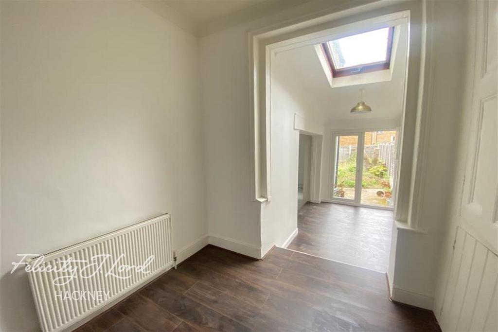 Rendlesham Road E5 1 bed flat - £1,699 pcm (£392 pw)