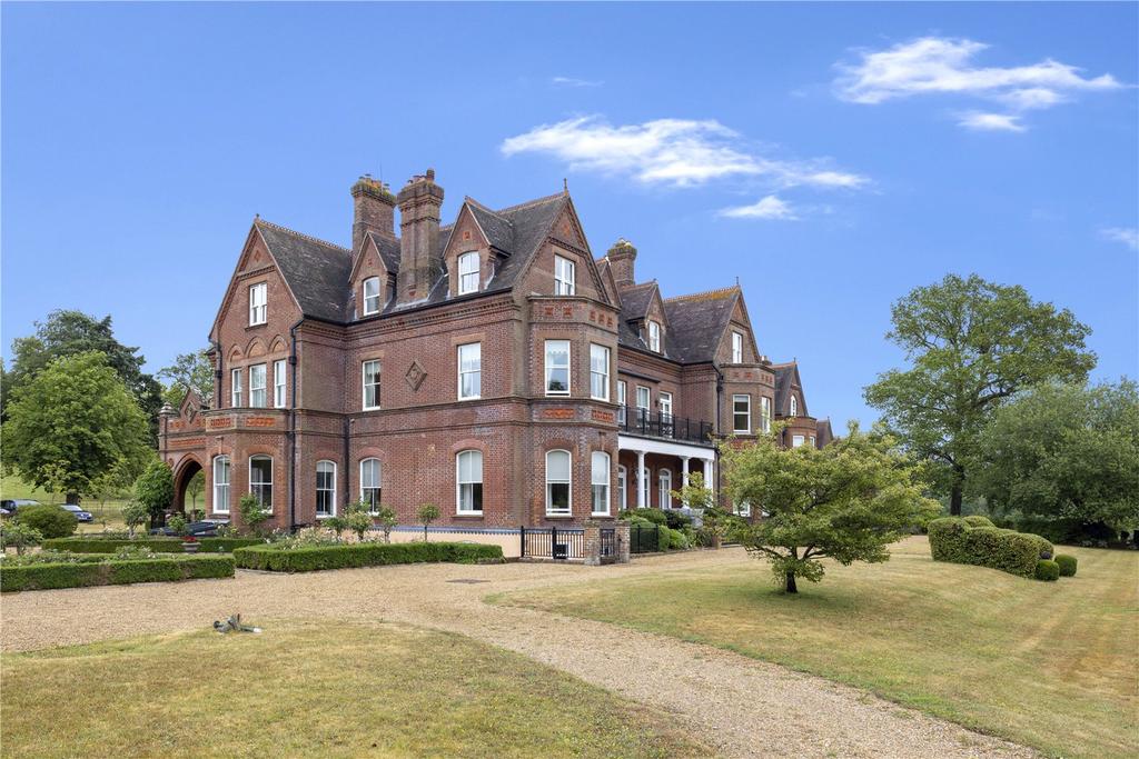 Enton, Godalming, Surrey, GU8 4 bed duplex - £1,495,000