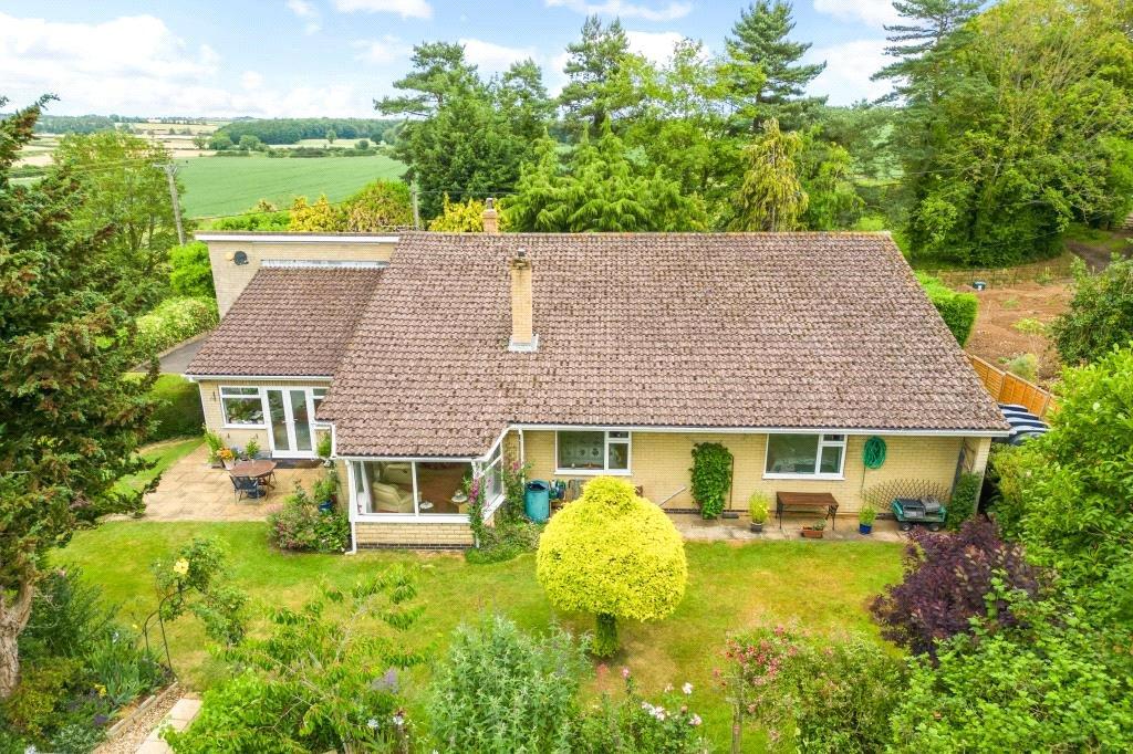Cedar Lodge, Brinkhill, Louth... 3 bed bungalow - £499,950