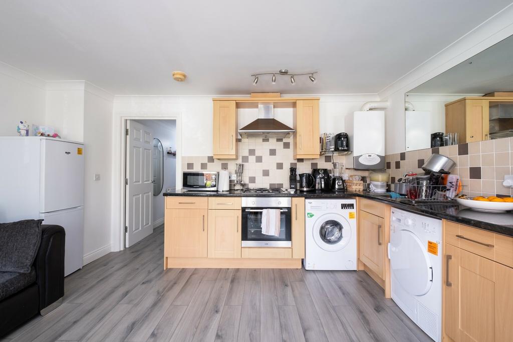 Close To Beach 2 Bedroom Flat 2 Bed Flat £1 100 Pcm £254 Pw