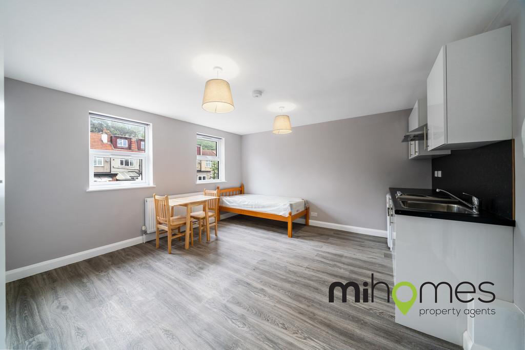 Salisbury Road, E4 Studio - £1,200 pcm (£277 pw)