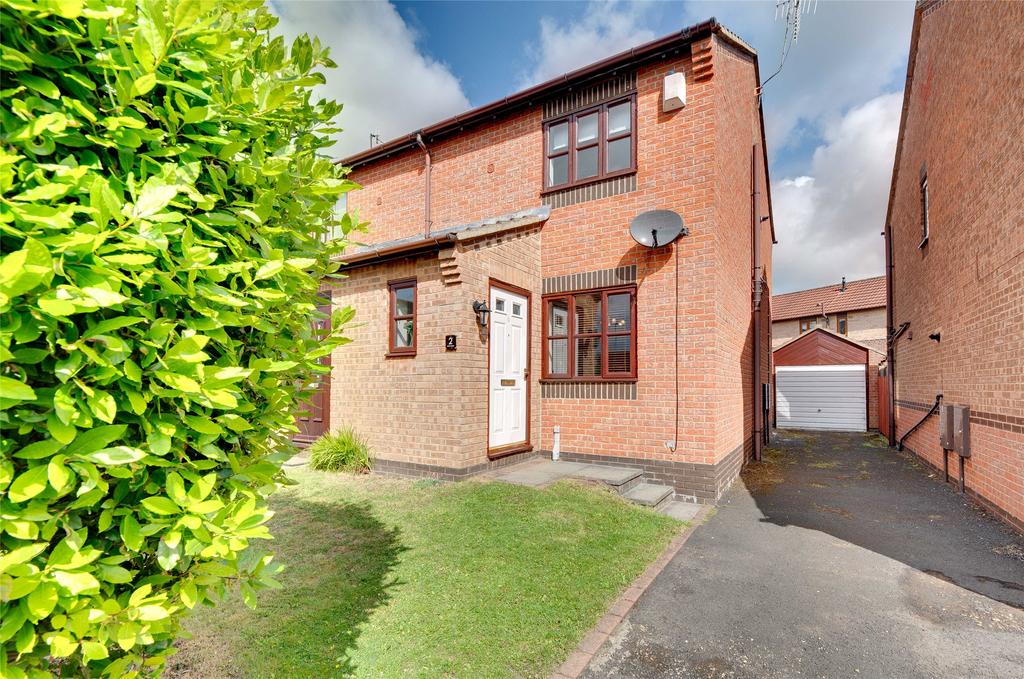 Heath Close, Festival Park, NE11 2 bed semi-detached house - £185,000