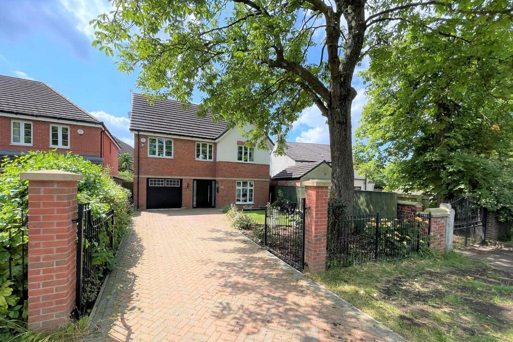 Red Hall Lane, Shadwell, Leeds 4 bed detached house - £2,000 pcm (£462 pw)