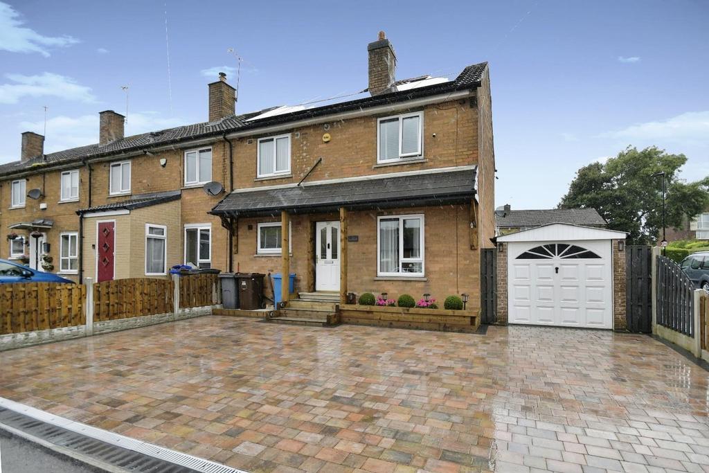 Lowedges Road, Lowedges, Sheffield... 3 bed end of terrace house - £170,000