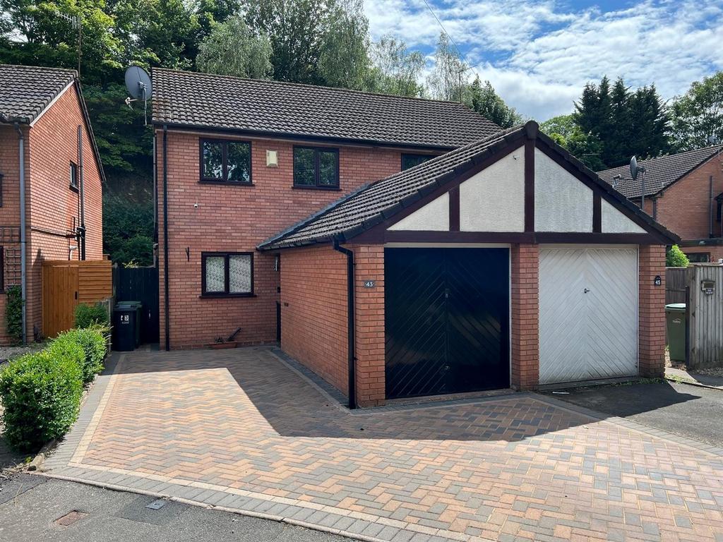Sandyacre Way, Stourbridge, DY8 1JD 3 bed semi-detached house - £245,000