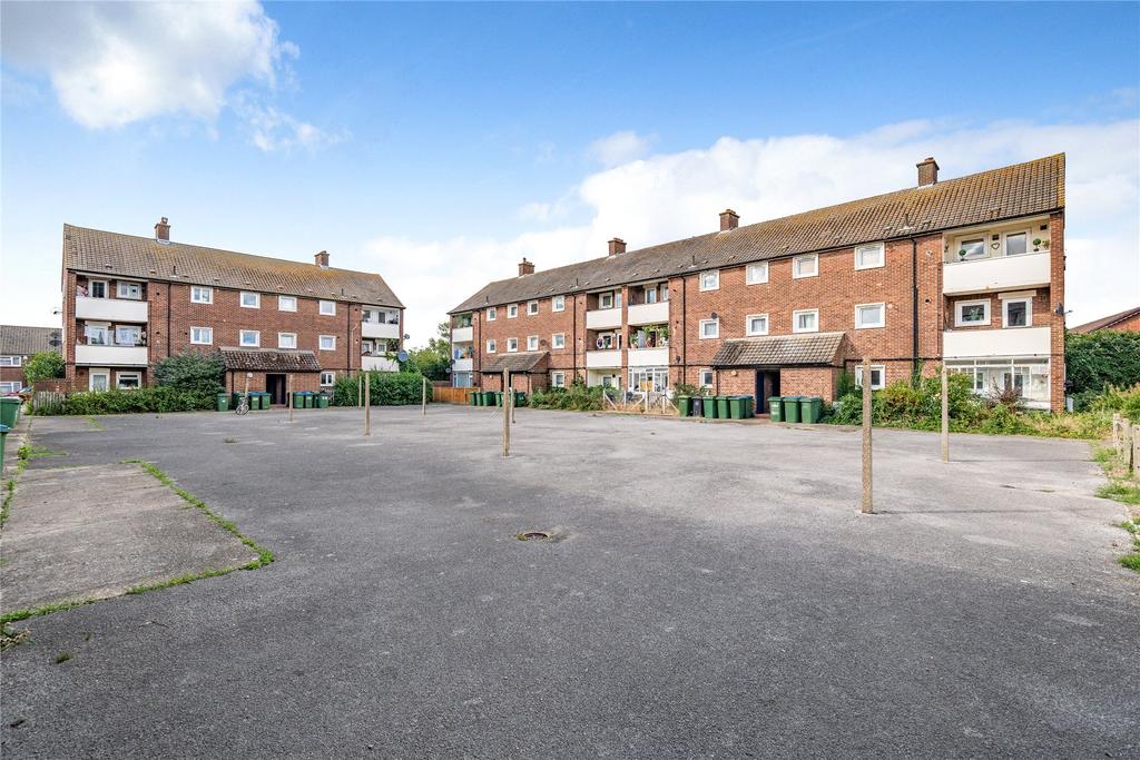 Walton -On-Thames, Surrey, KT12 2 bed flat - £280,000