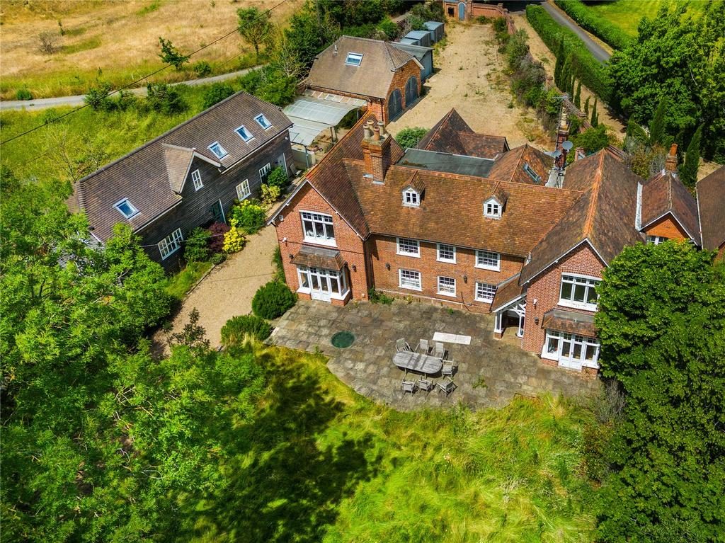 The Warren, Caversham, Berkshire, RG4 4 bed detached house - £2,750,000