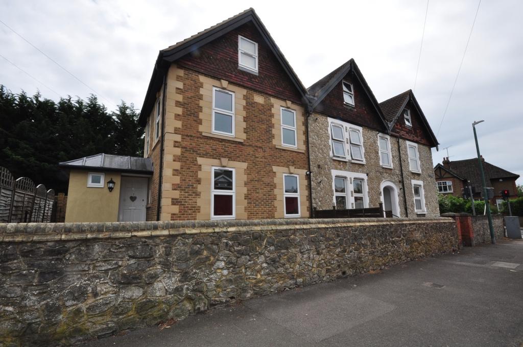 Campbell Road Maidstone ME15 1 bed apartment - £850 pcm (£196 pw)