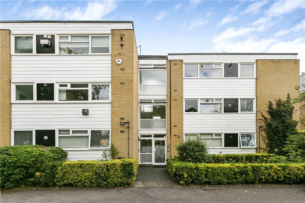 Queens Ride, Barnes, SW13 2 bed apartment - £1,900 pcm (£438 pw)