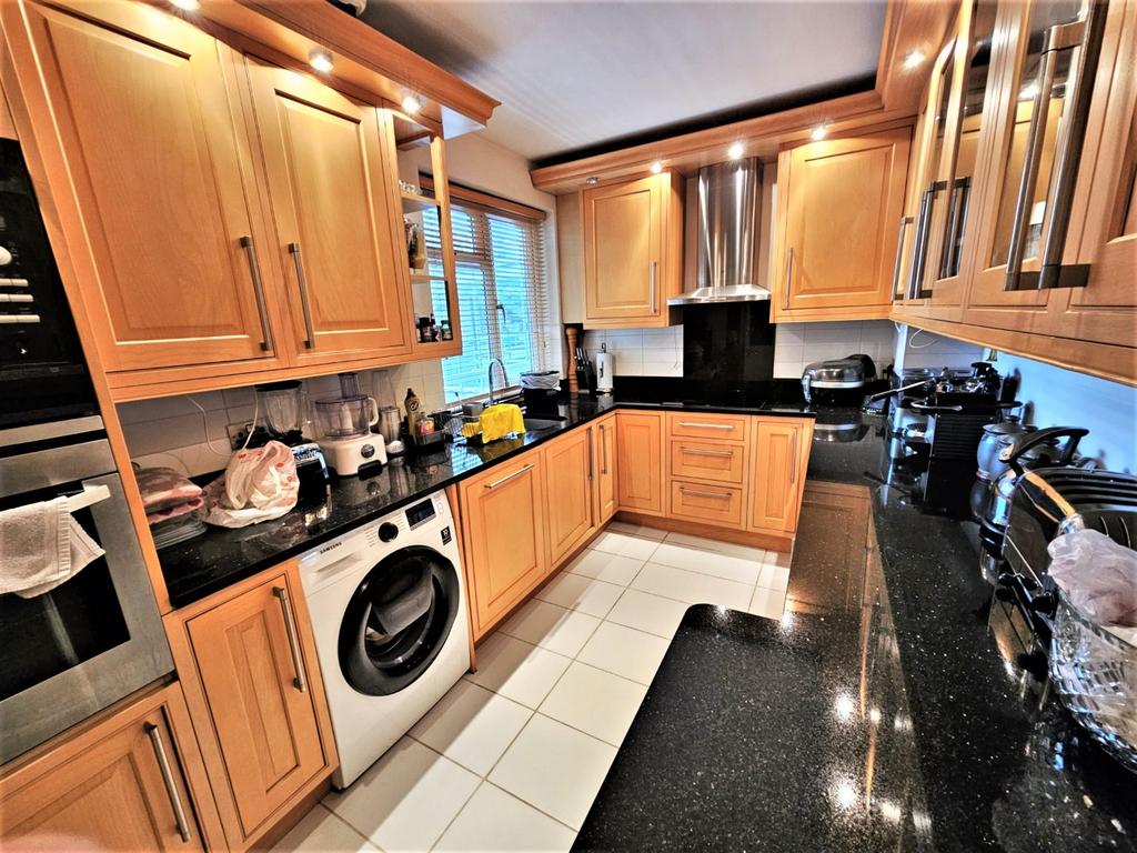 Windermere Hall, Stonegrove, Edgware... 3 bed apartment for sale - £525,000
