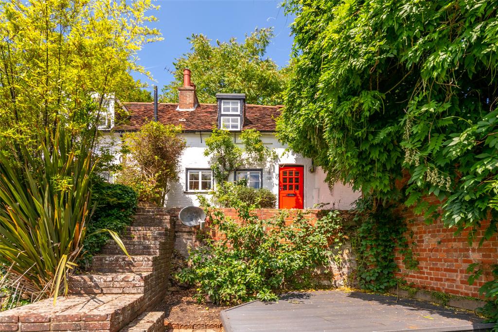 Castle Walk, Reigate, Surrey, RH2 1 bed semi-detached house for sale ...