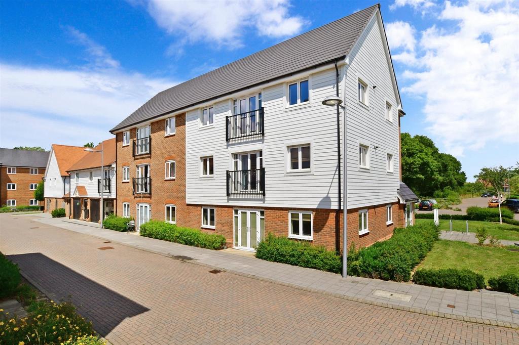 Bricklayer Lane, Faygate, Horsham... 2 bed flat - £280,000