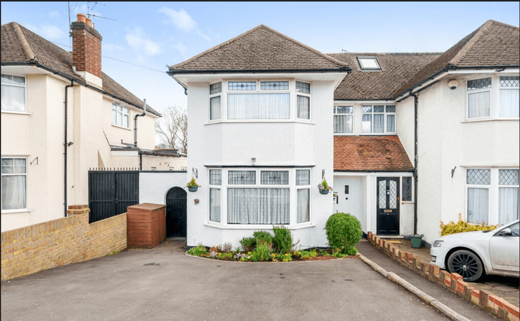 Pinner, HA5 3 bed semi-detached house - £2,750 pcm (£635 pw)