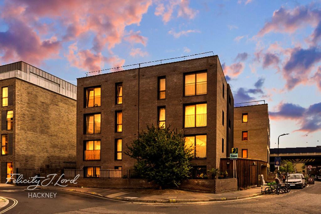 Marcon Place, Hackney, E8 1 bed flat - £335,000