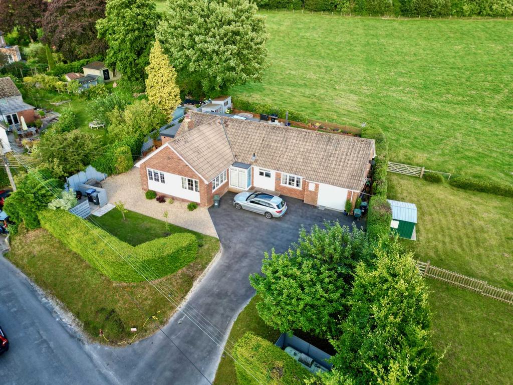 Brunton, Collingbourne Kingston, SN8 3SE 3 bed detached bungalow for ...