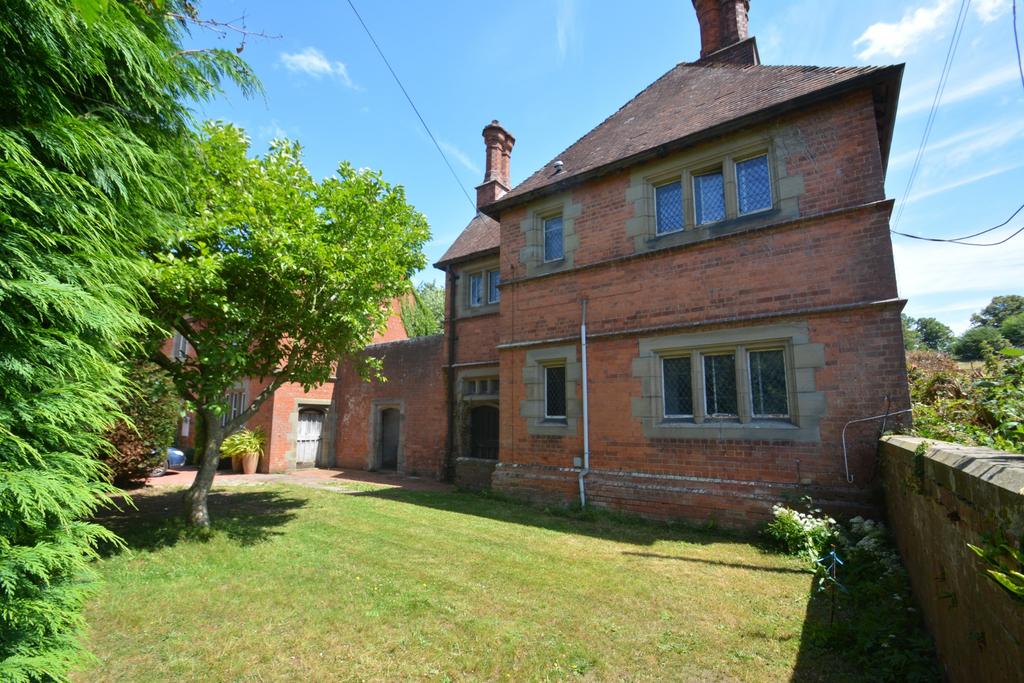 Goodrich Court Stables, Ross-on-Wye, HR9 3 bed detached house - £1,175 ...