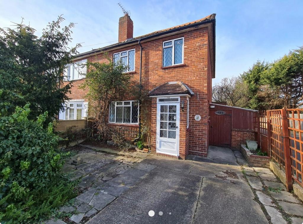 Hanworth Road, Hounslow, TW4 3 bed semi-detached house - £1,800 pcm (£ ...