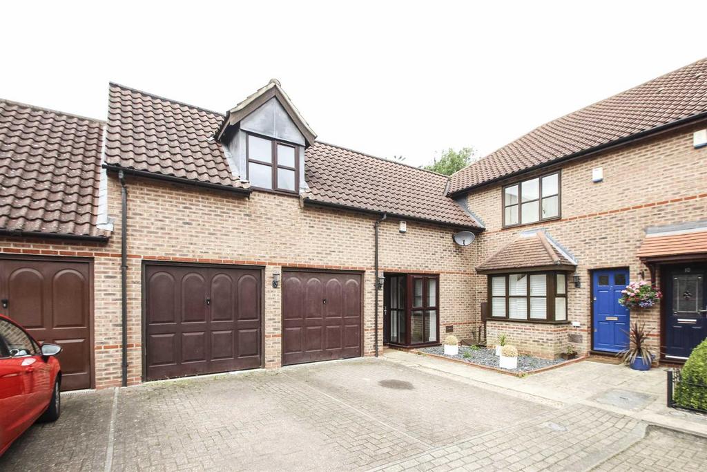 Maybach Court, Shenley Lodge 3 bed terraced house - £1,695 pcm (£391 pw)