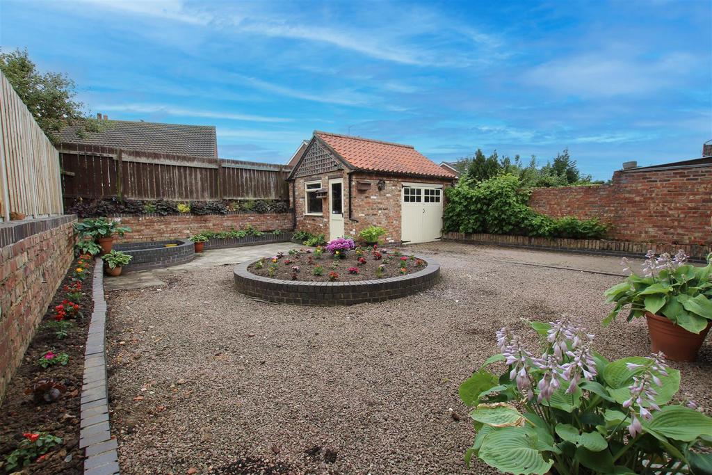 Main Street, Beeford, Driffield 3 bed detached house for sale - £299,950