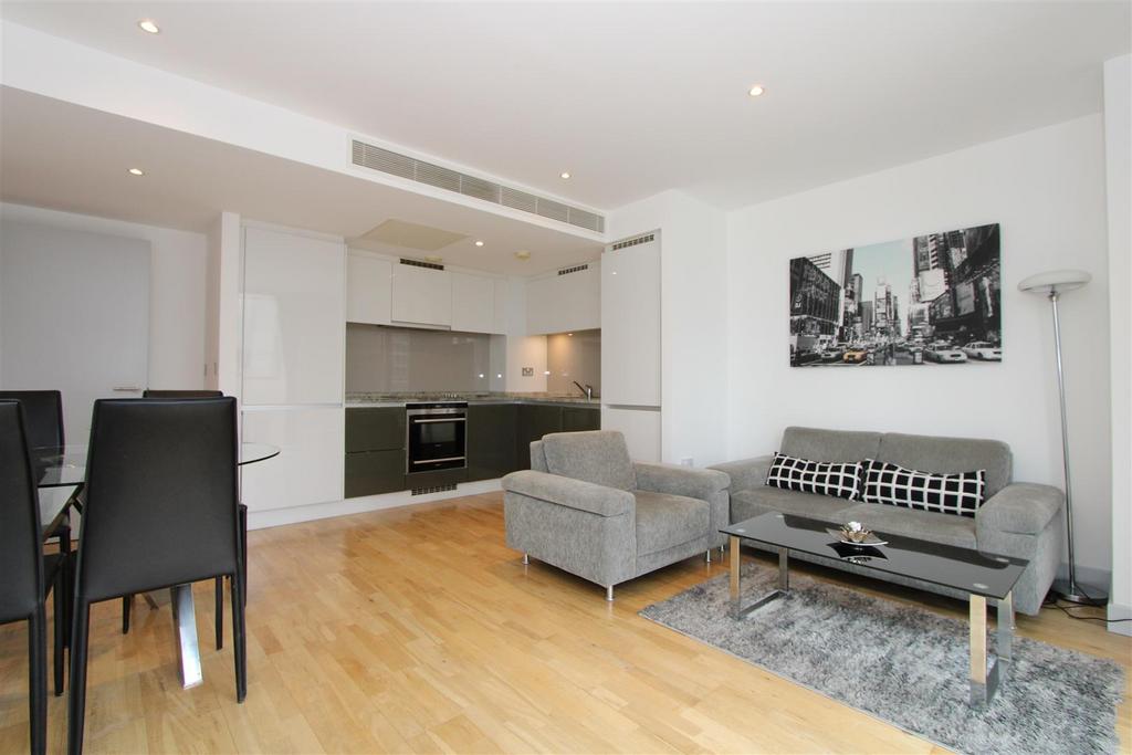 Landmark East Tower, London E14 1 bed apartment - £2,100 pcm (£485 pw)
