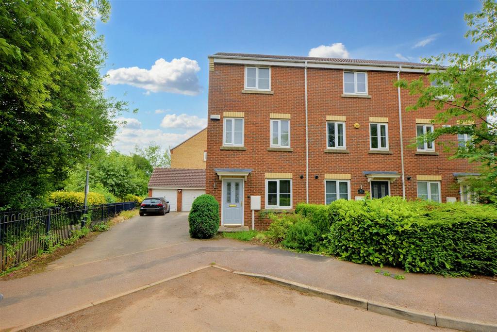 College Way, Bilborough, Nottingham 4 bed townhouse - £265,000
