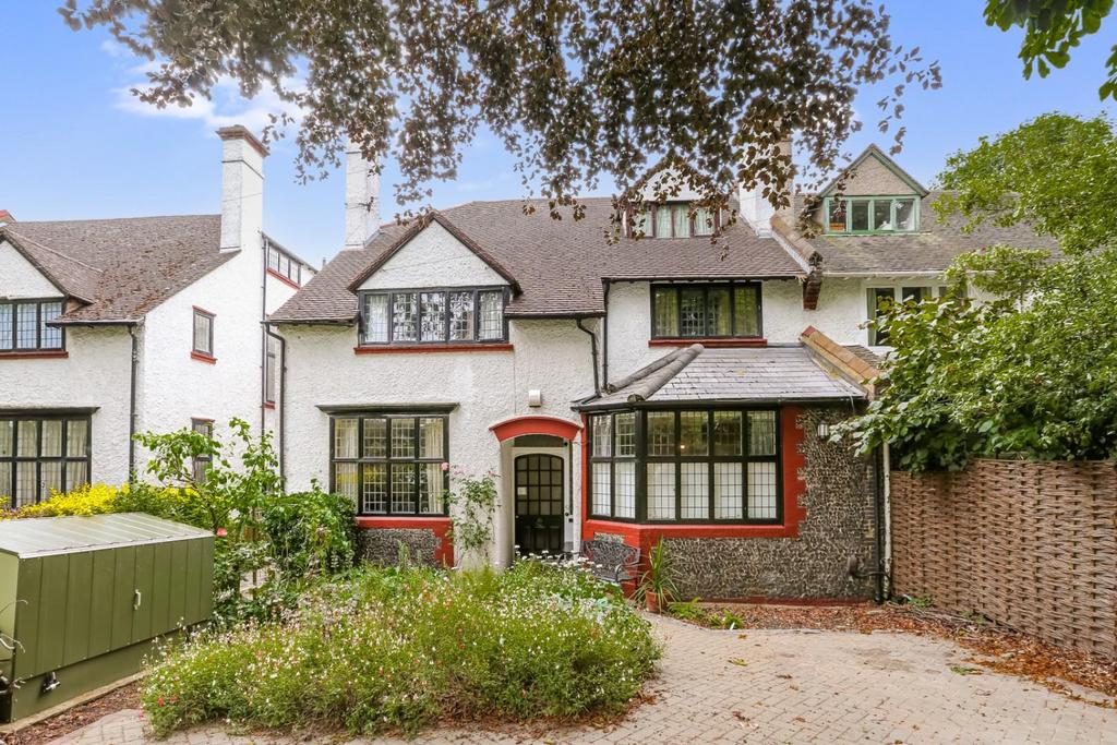 Champion Hill, London, SE5 8BS 3 bed flat for sale - £950,000