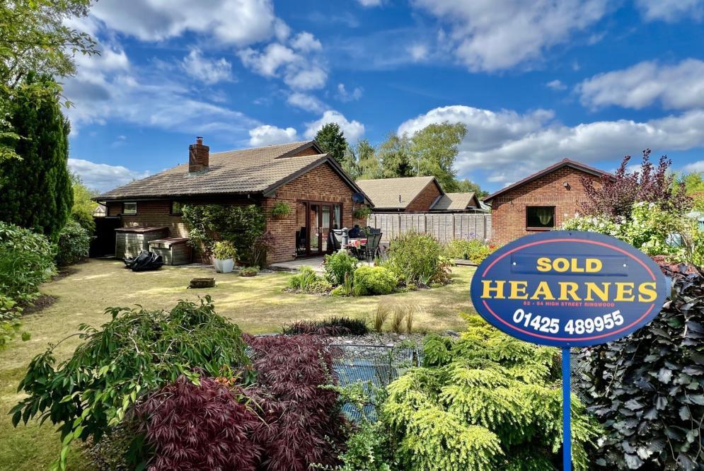 Norris Close, Ashley Heath, BH24 2HX 4 bed detached bungalow - £700,000