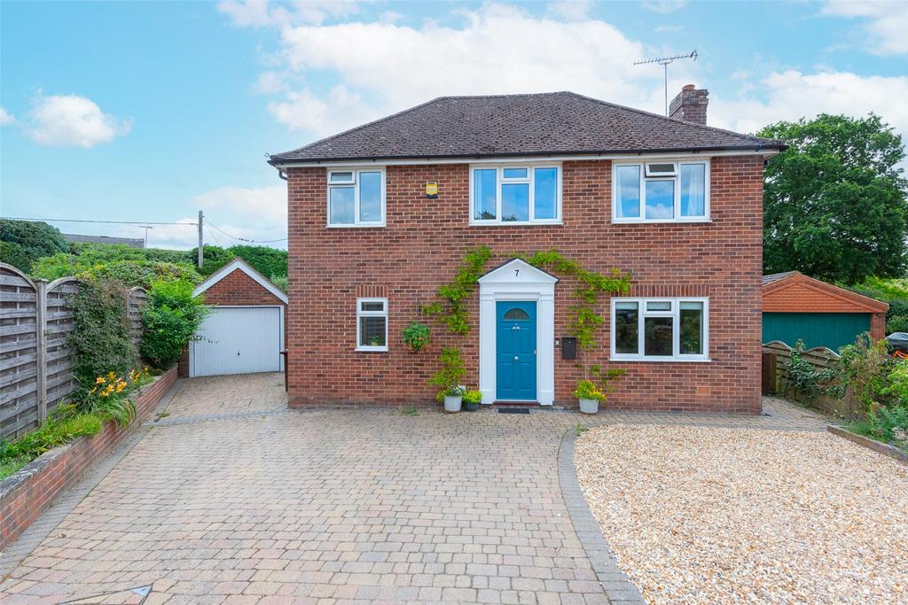 Ash, Guildford GU12 4 bed detached house - £750,000