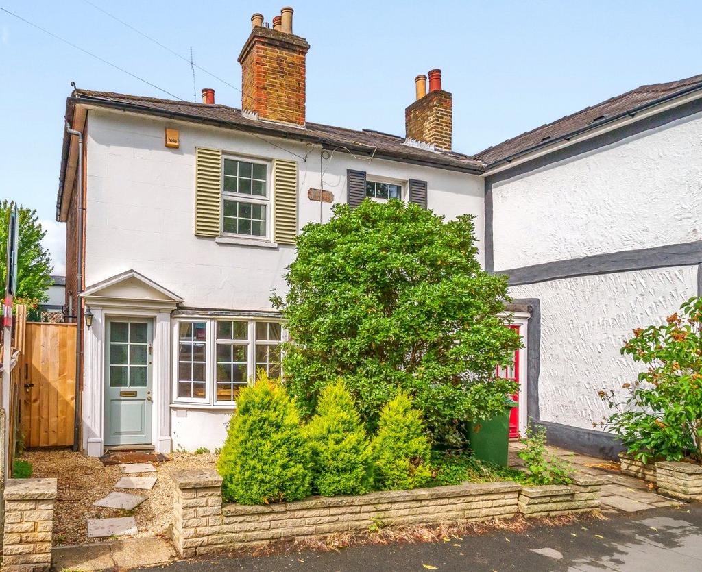 St Marys Road, Weybridge, KT13 2 bed semi-detached house - £400,000