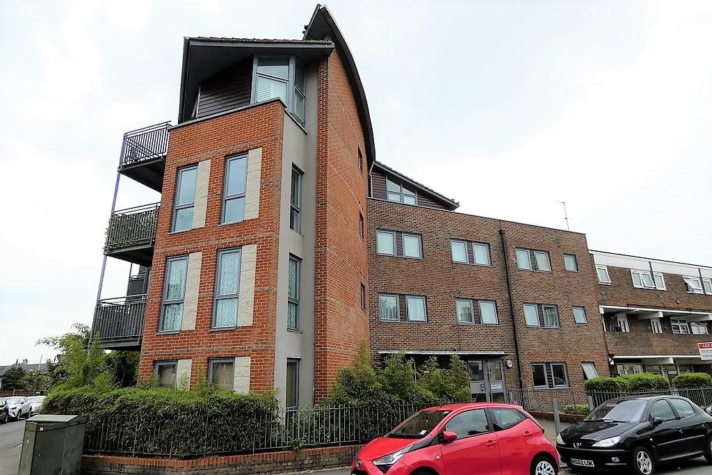 New Road, Bedfont, Feltham 1 bed flat - £210,000