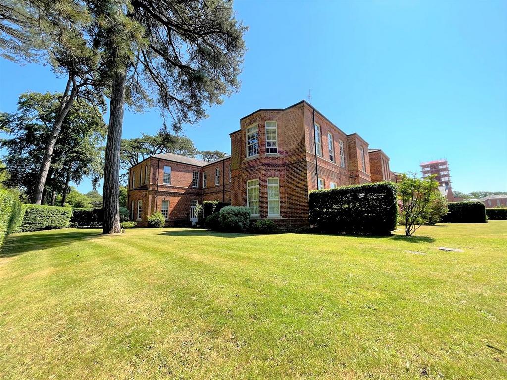 Whitecroft Park, Newport 3 bed apartment for sale - £395,000