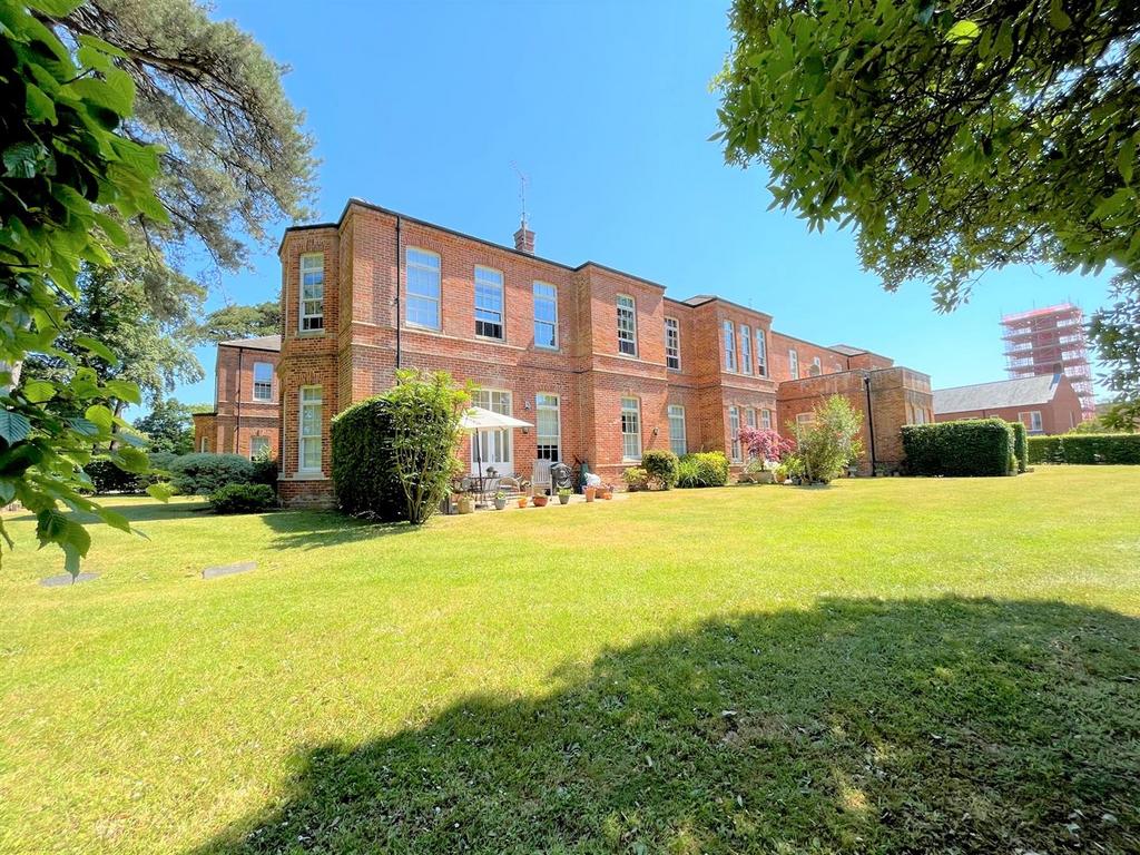 Whitecroft Park, Newport 3 bed apartment - £379,995