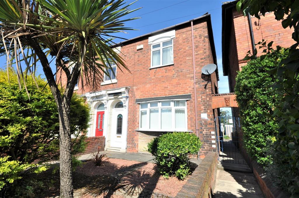 King Edward Road, Thorne, Doncaster 3 bed semi-detached house - £160,000