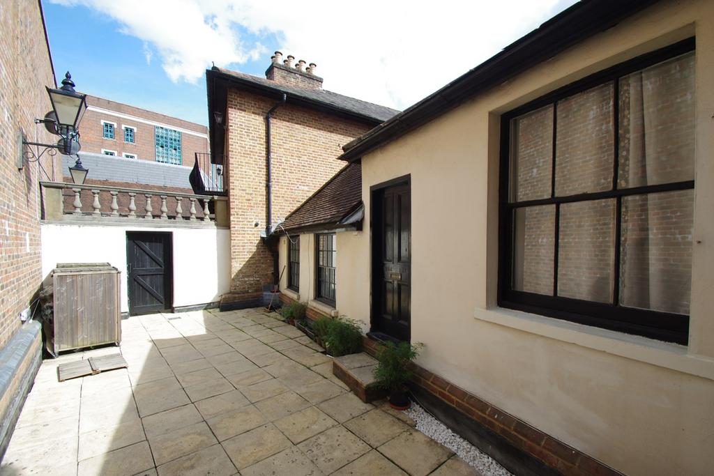 High Street, WATFORD, WD17 2 bed apartment - £1,500 pcm (£346 pw)