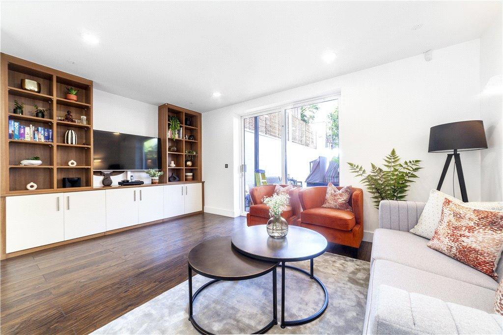 Pages Walk, London, SE1 4 bed end of terrace house - £1,325,000