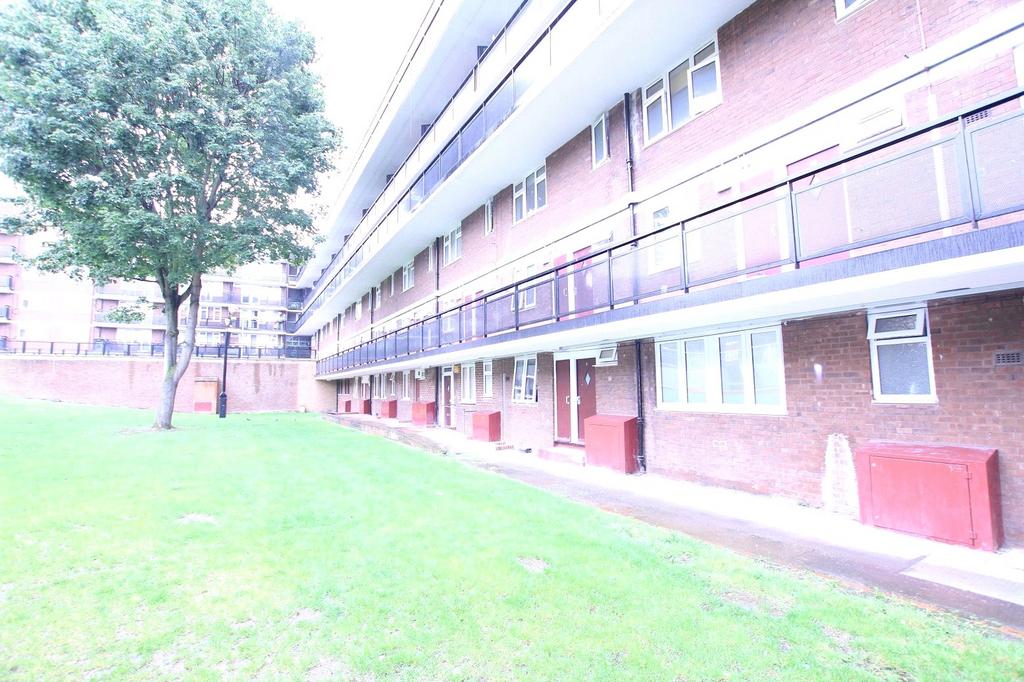 New Place, London, SE16 3 bed apartment - £2,800 pcm (£646 pw)