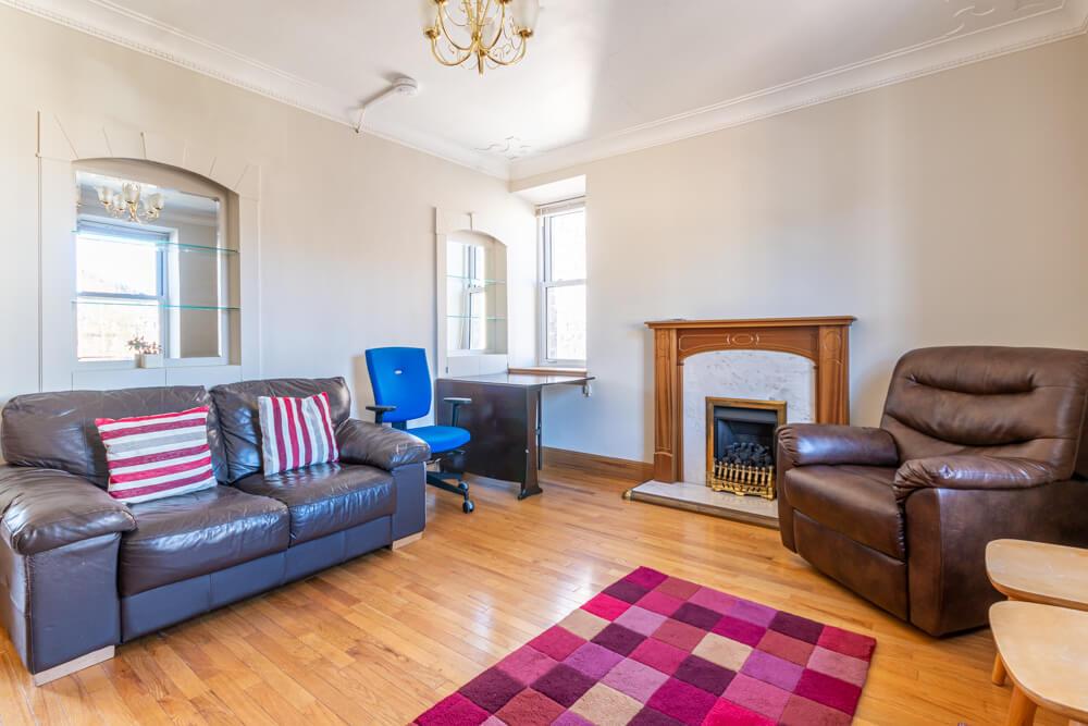 0316L – Simon Square, Edinburgh, EH8 9HP 2 bed flat - £1,400 pcm (£323 pw)