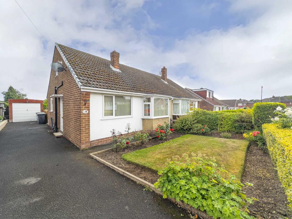 Douglas Avenue, Soothill 2 bed semi-detached bungalow - £185,000
