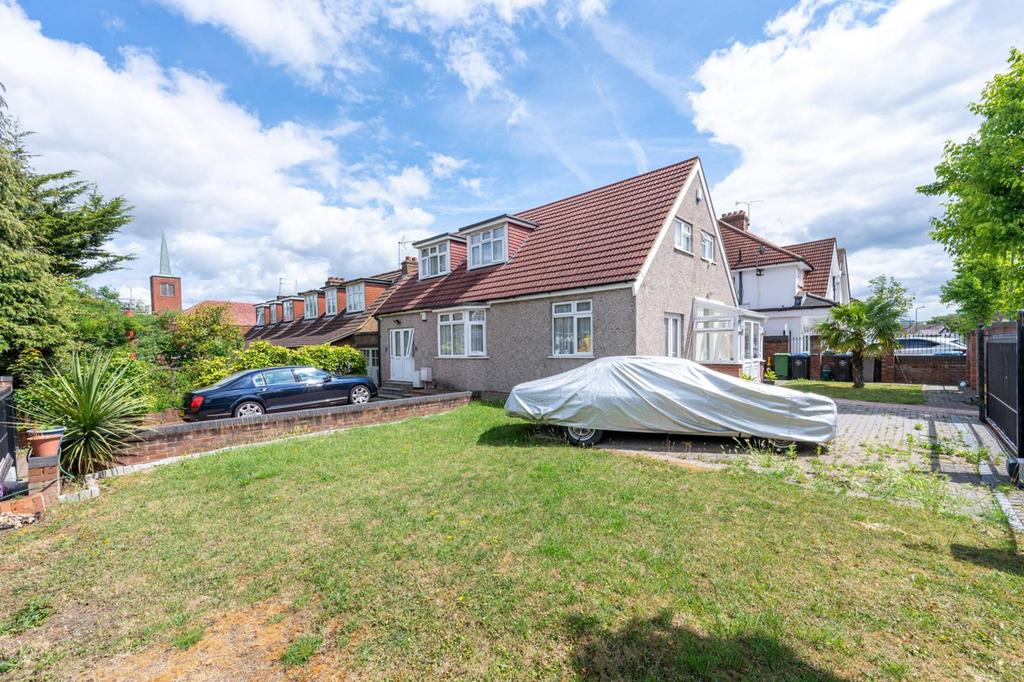 Wembley Hill Road, Wembley Park, Wembley, HA9 5 bed bungalow - £1,100,000