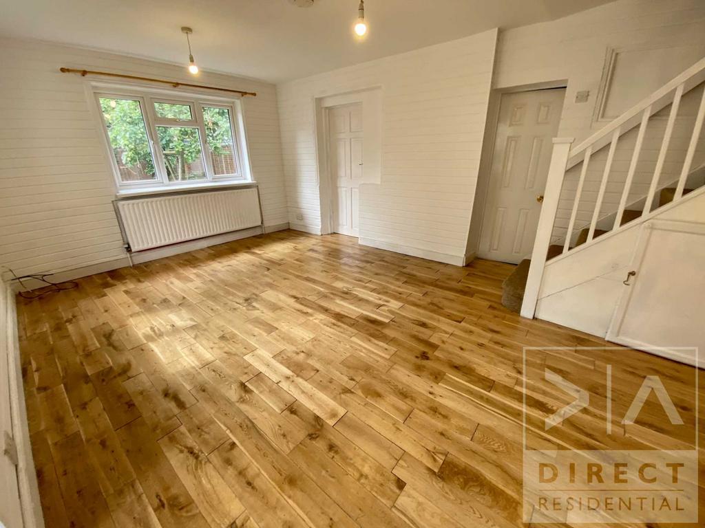 The Parade, Epsom KT18 1 bed flat - £1,200 pcm (£277 pw)