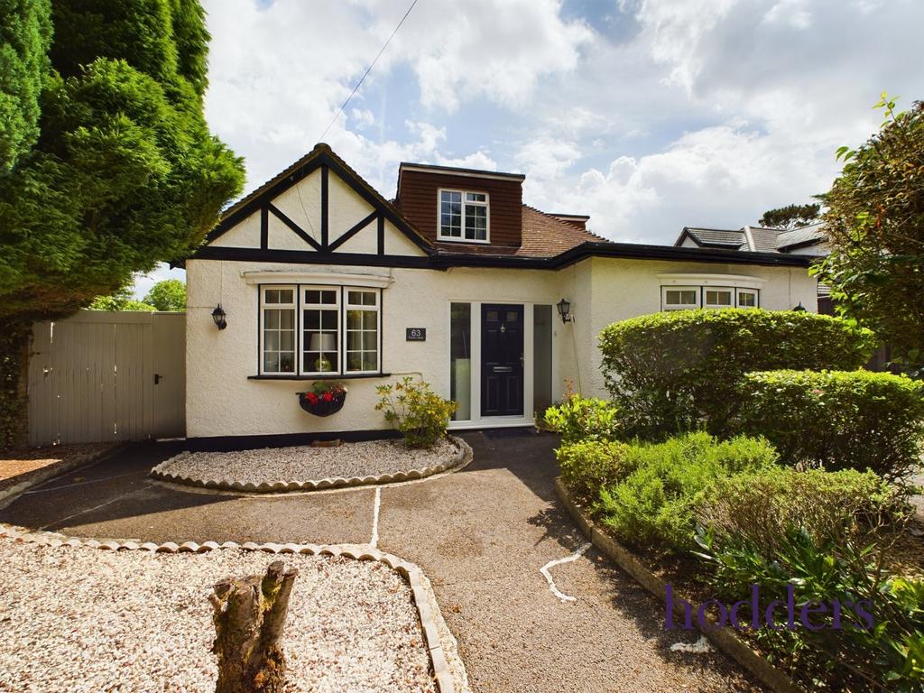 Farm Lane, Addlestone, Surrey, KT15 5 bed bungalow for sale - £695,000