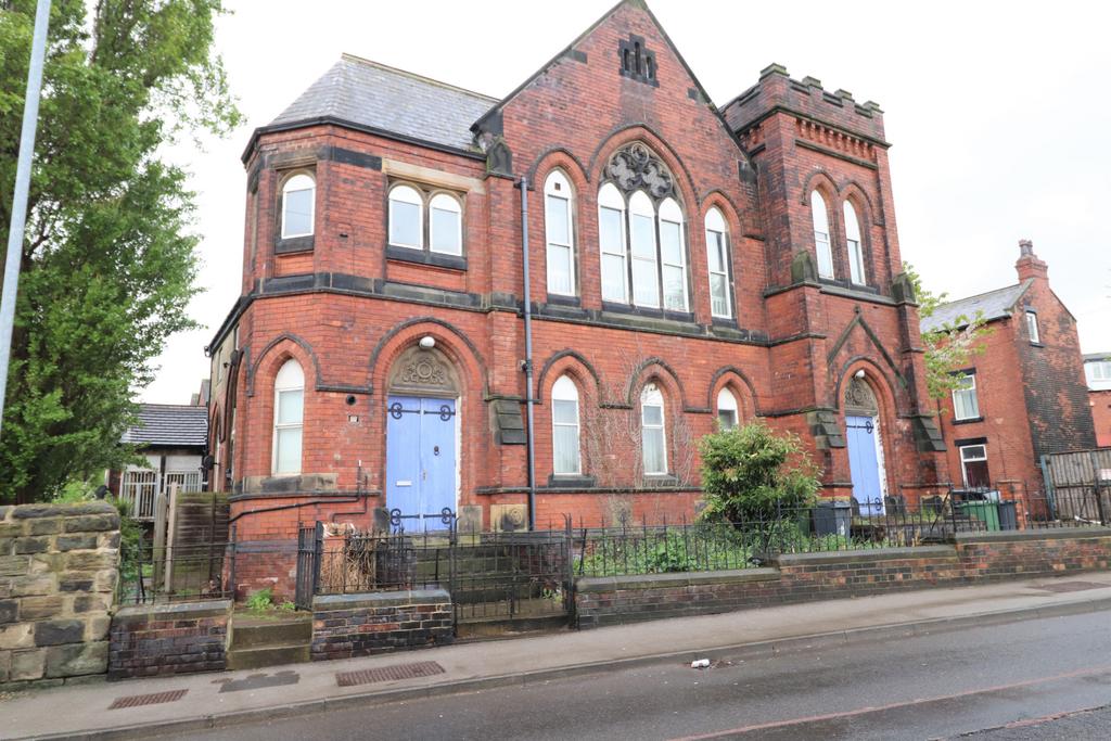 Hall Lane, Armley, Leeds, West... 2 bed house - £695 pcm (£160 pw)
