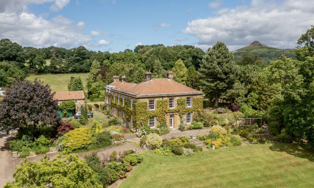 Langbaurgh Hall, Great Ayton, Stokesley 8 bed character property - £ ...