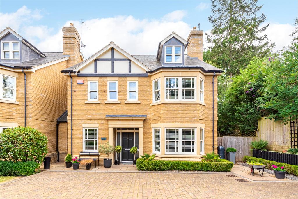 Sandy Court, Woburn Sands, Milton... 4 bed detached house - £1,295,000