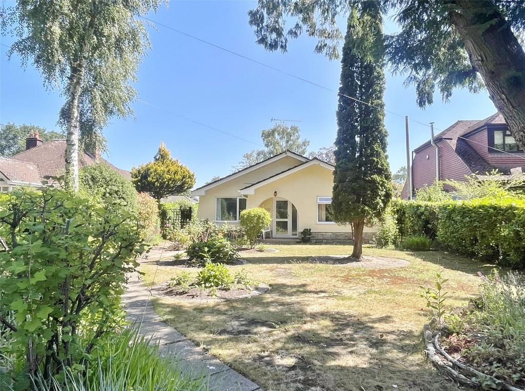 Manor Road, Verwood, Dorset, BH31 3 bed bungalow - £500,000