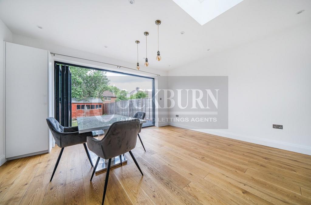Castlecombe Road, London, SE9 4AS 3 bed terraced house - £2,000 pcm (£ ...